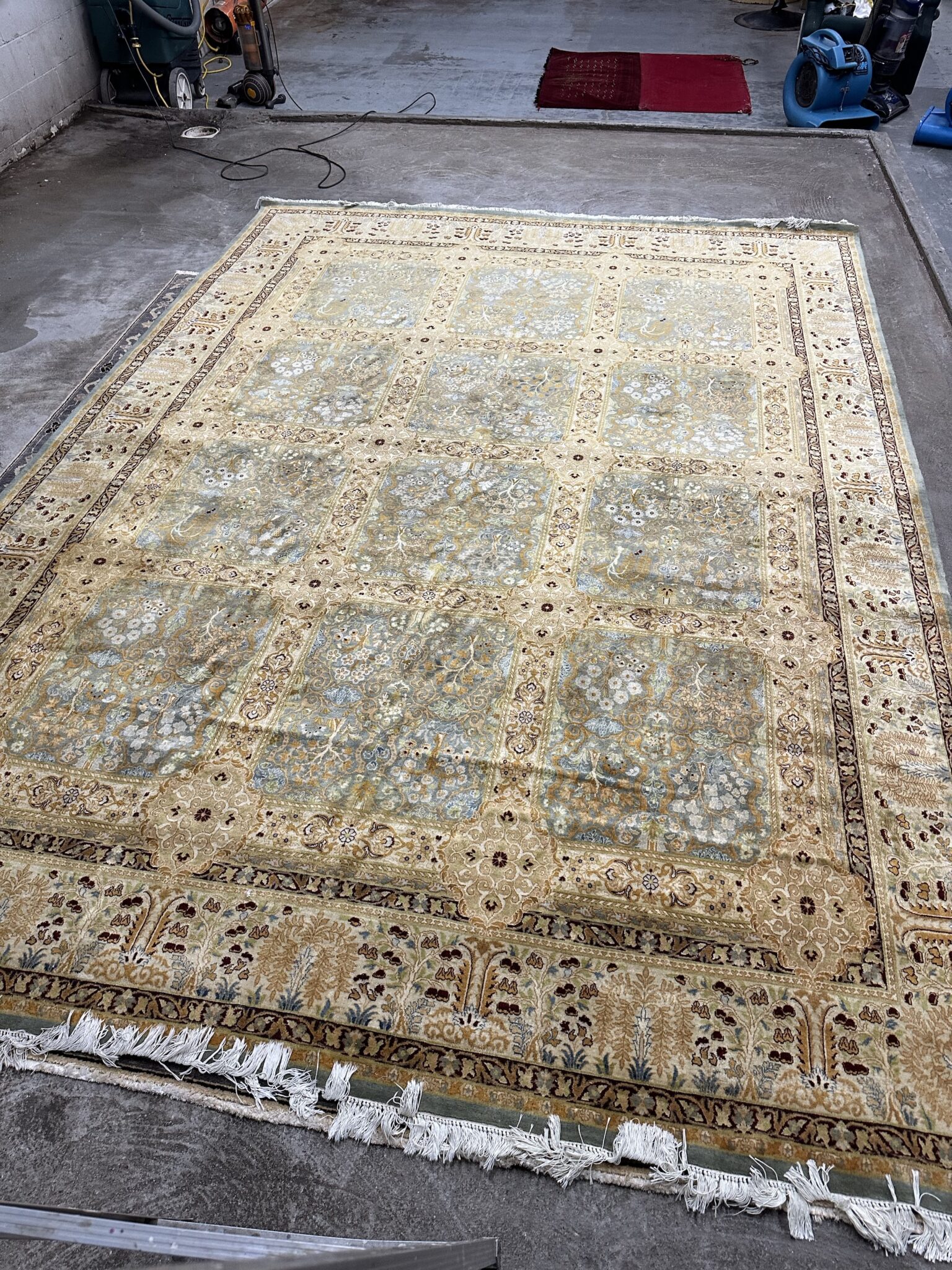 Pakistani – Garden Hand Woven Wool Design 9’ x 13’ – Monarch Rug World